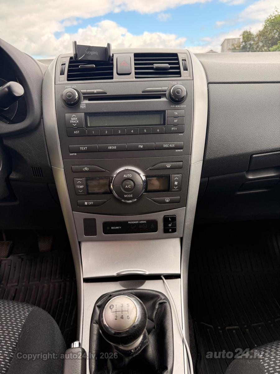 Grey Toyota Corolla 2011 in Tartu, with an engine capacity of 1.60 L and mileage of 240 thousand km for 4500 €, photo 13 on AUTOMOTO.COM.LV