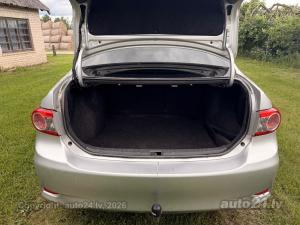 Grey Toyota Corolla 2011 in Tartu, with an engine capacity of 1.60 L and mileage of 240 thousand km for 4500 €, photo 15 on AUTOMOTO.COM.LV