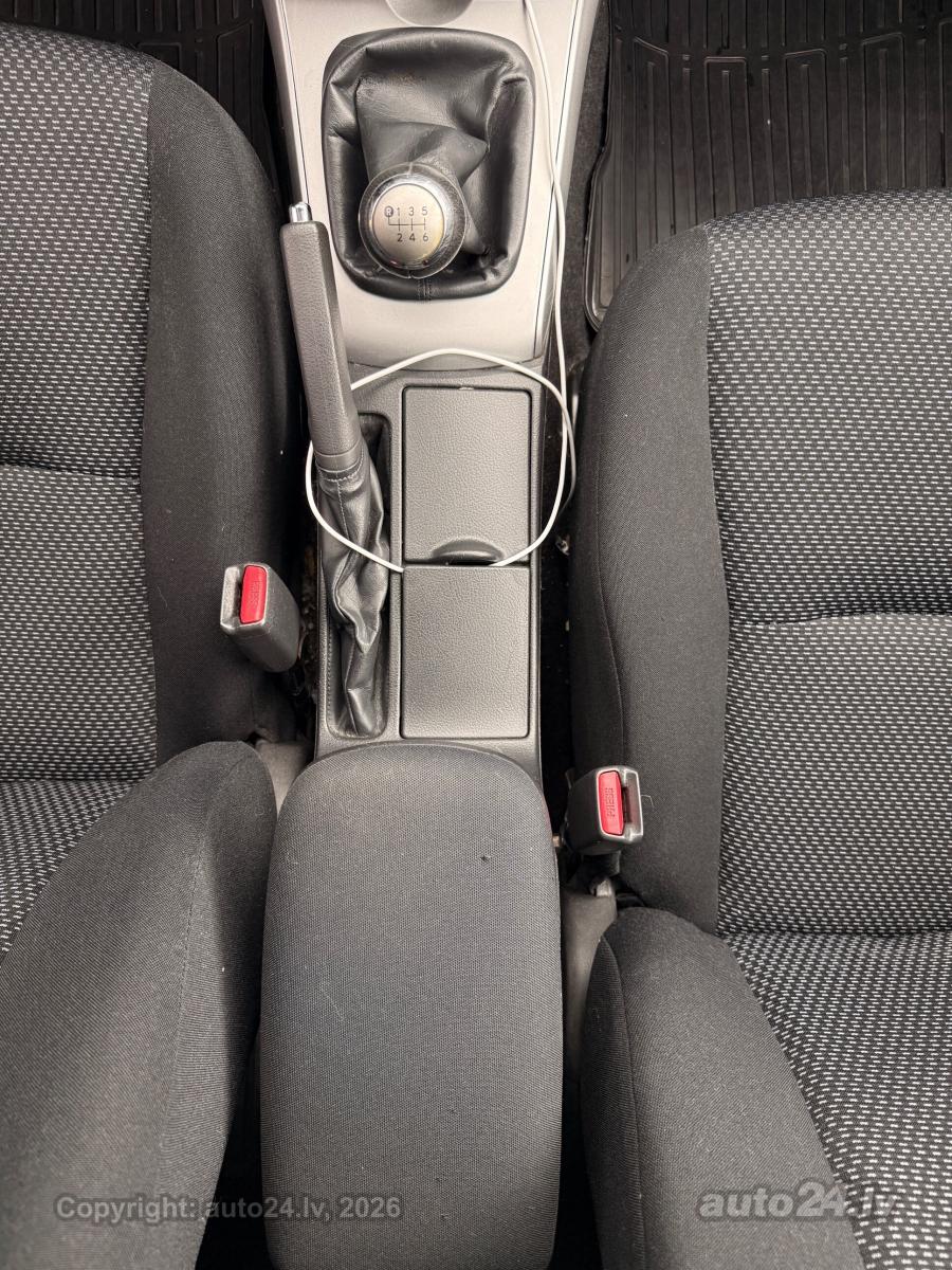 Grey Toyota Corolla 2011 in Tartu, with an engine capacity of 1.60 L and mileage of 240 thousand km for 4500 €, photo 16 on AUTOMOTO.COM.LV