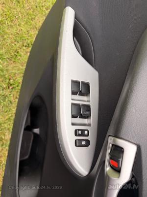 Grey Toyota Corolla 2011 in Tartu, with an engine capacity of 1.60 L and mileage of 240 thousand km for 4500 €, photo 18 on AUTOMOTO.COM.LV