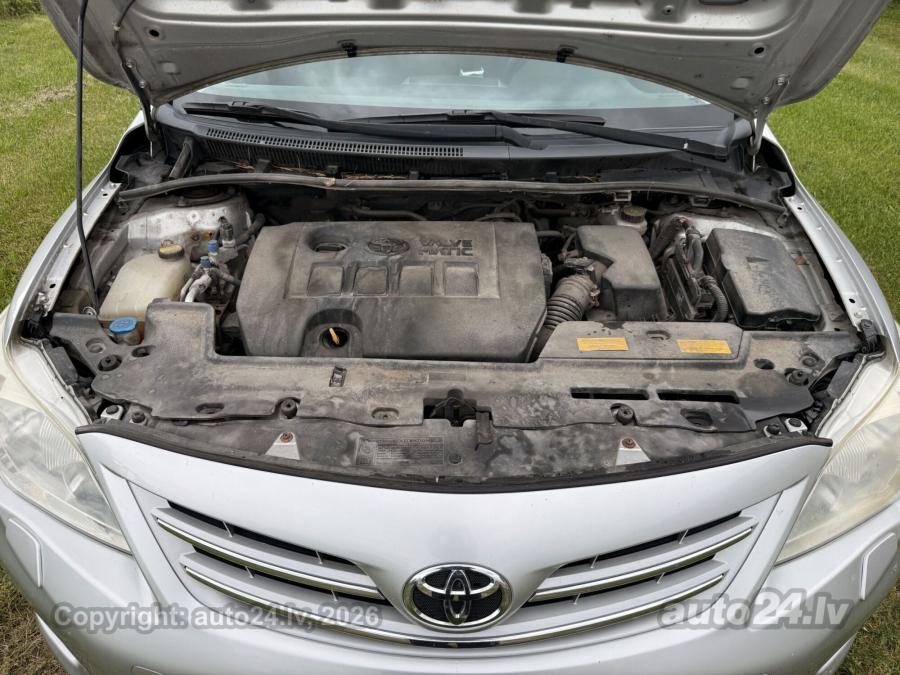 Grey Toyota Corolla 2011 in Tartu, with an engine capacity of 1.60 L and mileage of 240 thousand km for 4500 €, photo 19 on AUTOMOTO.COM.LV