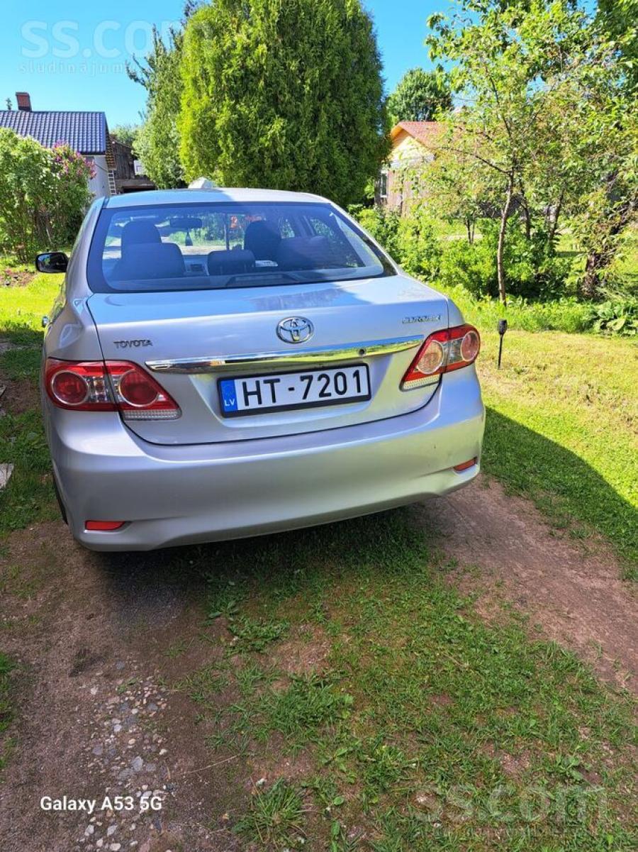Grey Toyota Corolla 2011 in Riga, with an engine capacity of 1.60 L and mileage of 175 thousand km for 4300 €, photo 1 on AUTOMOTO.COM.LV
