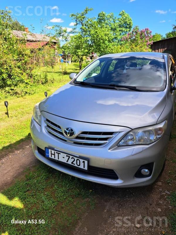 Pelēks Toyota Corolla 2011 Rīga, ar dzinēja tilpumu 1.60 L un nobraukumu 175 tūkst. km par 4300 €, foto 2 vietnē AUTOMOTO.COM.LV