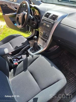 Grey Toyota Corolla 2011 in Riga, with an engine capacity of 1.60 L and mileage of 175 thousand km for 4300 €, photo 5 on AUTOMOTO.COM.LV