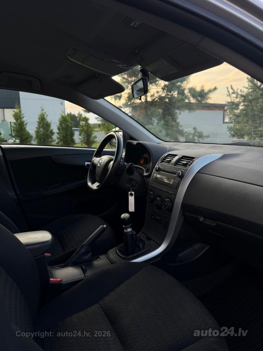 Pelēks Toyota Corolla 2011 Tartu, ar dzinēja tilpumu 1.60 L un nobraukumu 287 tūkst. km par 2990 €, foto 9 vietnē AUTOMOTO.COM.LV