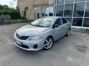 Pelēks Toyota Corolla 2011 Jelgava, ar dzinēja tilpumu 1.60 L un nobraukumu 173 tūkst. km par 3650 €, foto  vietnē AUTOMOTO.COM.LV