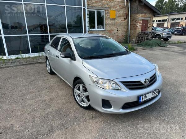 Grey Toyota Corolla 2011 in Jelgava, with an engine capacity of 1.60 L and mileage of 173 thousand km for 3650 €, photo 3 on AUTOMOTO.COM.LV