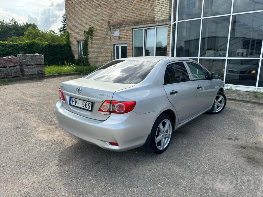 Pelēks Toyota Corolla 2011 Jelgava, ar dzinēja tilpumu 1.60 L un nobraukumu 173 tūkst. km par 3650 €, foto 9 vietnē AUTOMOTO.COM.LV