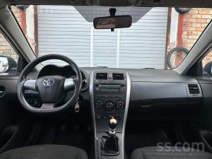 Pelēks Toyota Corolla 2011 Jelgava, ar dzinēja tilpumu 1.60 L un nobraukumu 173 tūkst. km par 3650 €, foto 10 vietnē AUTOMOTO.COM.LV