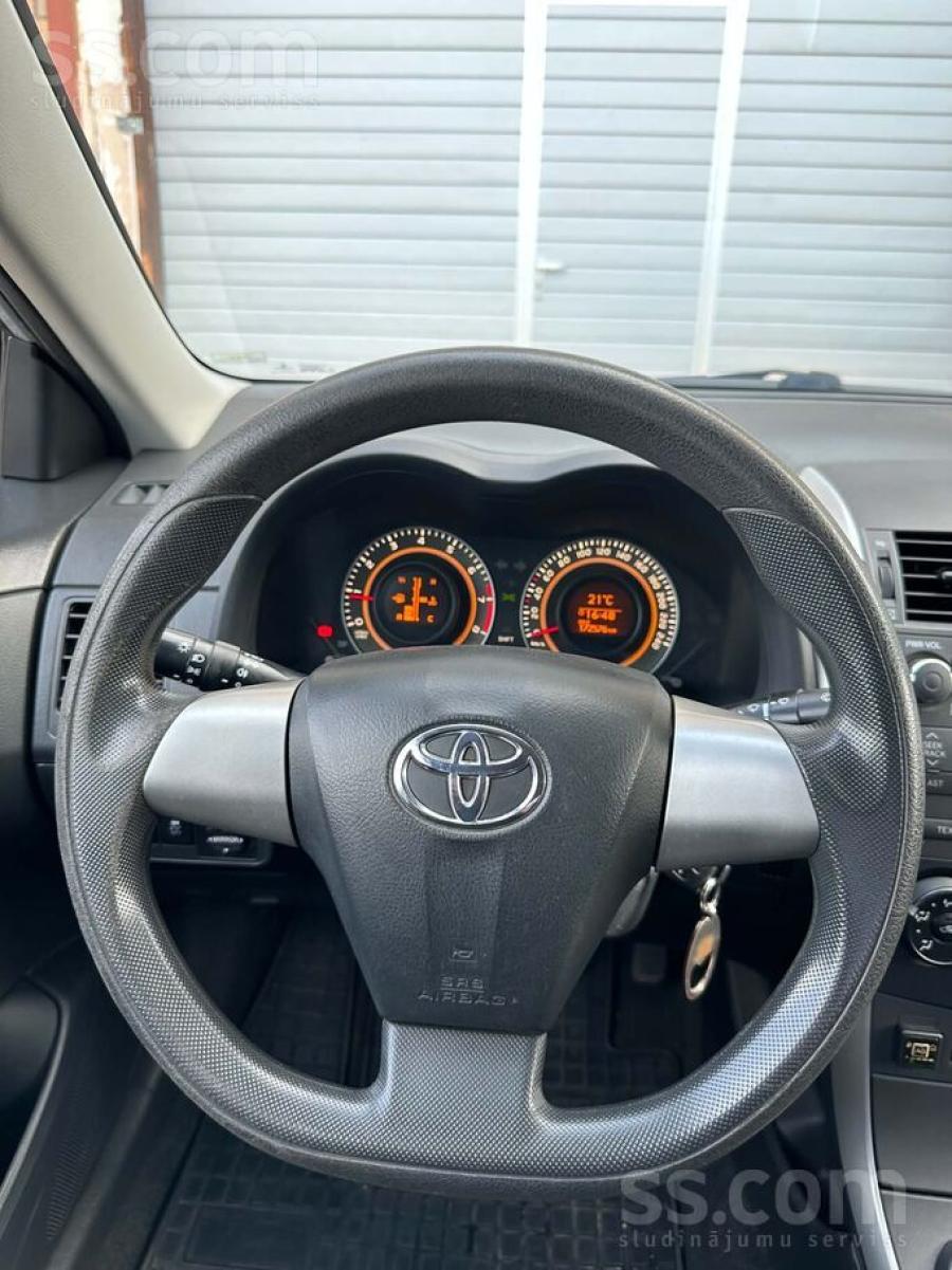 Pelēks Toyota Corolla 2011 Jelgava, ar dzinēja tilpumu 1.60 L un nobraukumu 173 tūkst. km par 3650 €, foto 11 vietnē AUTOMOTO.COM.LV