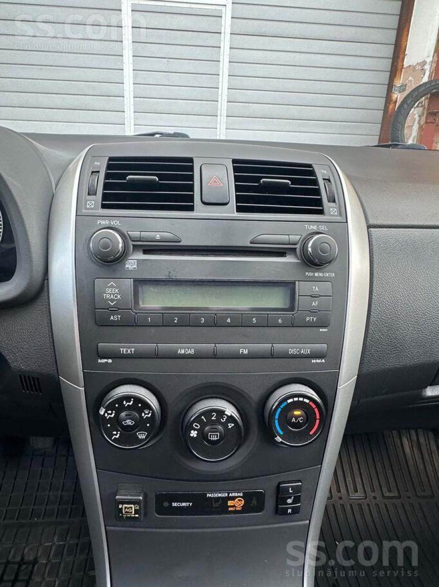 Pelēks Toyota Corolla 2011 Jelgava, ar dzinēja tilpumu 1.60 L un nobraukumu 173 tūkst. km par 3650 €, foto 12 vietnē AUTOMOTO.COM.LV