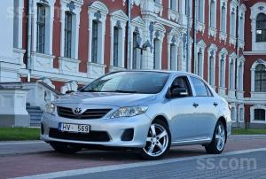 Grey Toyota Corolla 2011 in Jelgava, with an engine capacity of 1.60 L and mileage of 173 thousand km for 4290 €, photo 3 on AUTOMOTO.COM.LV