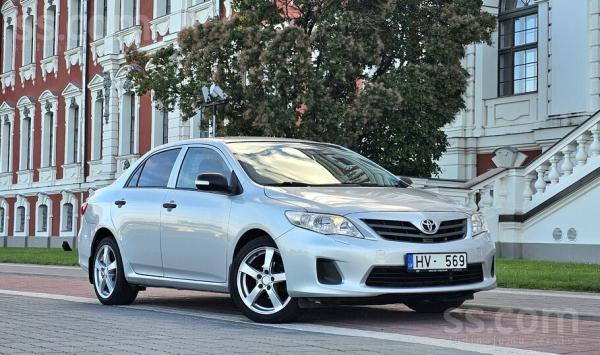 Pelēks Toyota Corolla 2011 Jelgava, ar dzinēja tilpumu 1.60 L un nobraukumu 173 tūkst. km par 4290 €, foto 3 vietnē AUTOMOTO.COM.LV