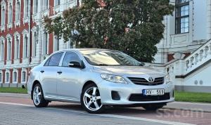 Grey Toyota Corolla 2011 in Jelgava, with an engine capacity of 1.60 L and mileage of 173 thousand km for 4290 €, photo 4 on AUTOMOTO.COM.LV