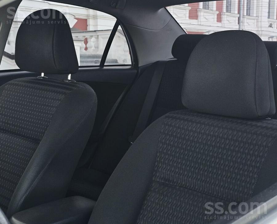 Grey Toyota Corolla 2011 in Jelgava, with an engine capacity of 1.60 L and mileage of 173 thousand km for 4290 €, photo 8 on AUTOMOTO.COM.LV