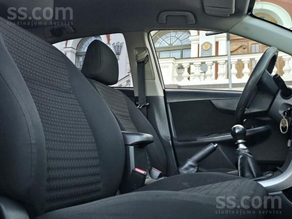 Pelēks Toyota Corolla 2011 Jelgava, ar dzinēja tilpumu 1.60 L un nobraukumu 173 tūkst. km par 4290 €, foto 9 vietnē AUTOMOTO.COM.LV