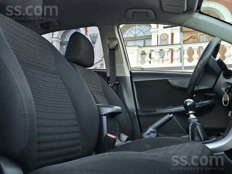 Grey Toyota Corolla 2011 in Jelgava, with an engine capacity of 1.60 L and mileage of 173 thousand km for 4290 €, photo 10 on AUTOMOTO.COM.LV