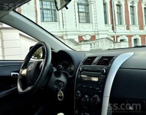 Grey Toyota Corolla 2011 in Jelgava, with an engine capacity of 1.60 L and mileage of 173 thousand km for 4290 €, photo 11 on AUTOMOTO.COM.LV