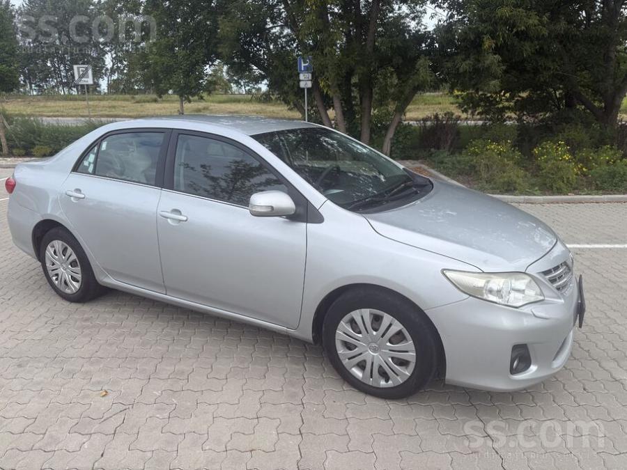 Pelēks Toyota Corolla 2011 Rīga, ar dzinēja tilpumu 1.40 L un nobraukumu 200 tūkst. km par 4200 €, foto 1 vietnē AUTOMOTO.COM.LV
