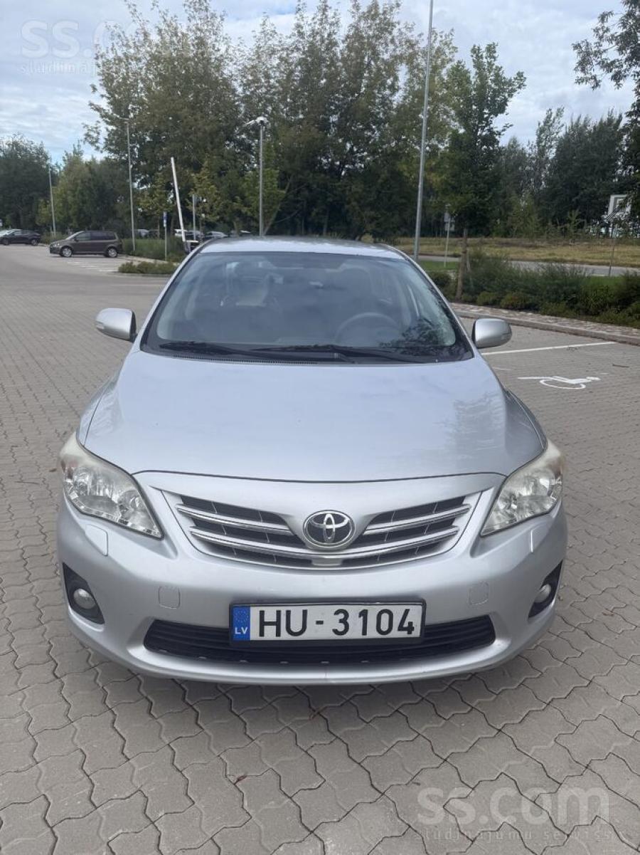 Pelēks Toyota Corolla 2011 Rīga, ar dzinēja tilpumu 1.40 L un nobraukumu 200 tūkst. km par 4200 €, foto 3 vietnē AUTOMOTO.COM.LV