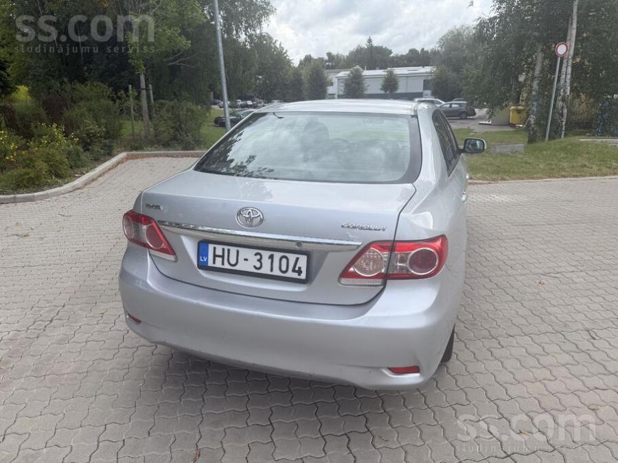 Pelēks Toyota Corolla 2011 Rīga, ar dzinēja tilpumu 1.40 L un nobraukumu 200 tūkst. km par 4200 €, foto 5 vietnē AUTOMOTO.COM.LV