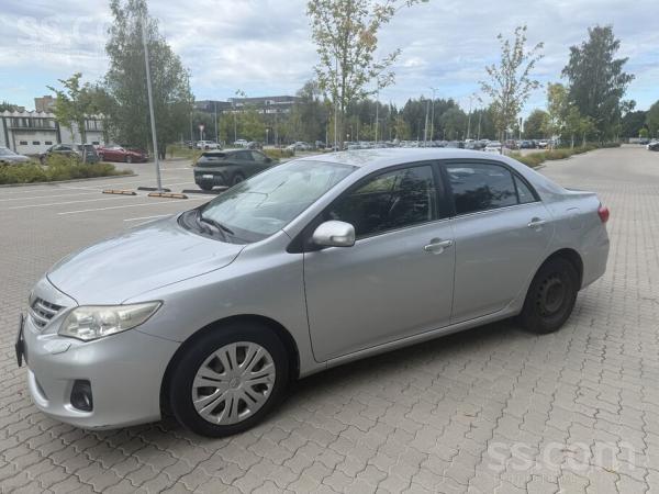 Pelēks Toyota Corolla 2011 Rīga, ar dzinēja tilpumu 1.40 L un nobraukumu 200 tūkst. km par 4200 €, foto 4 vietnē AUTOMOTO.COM.LV