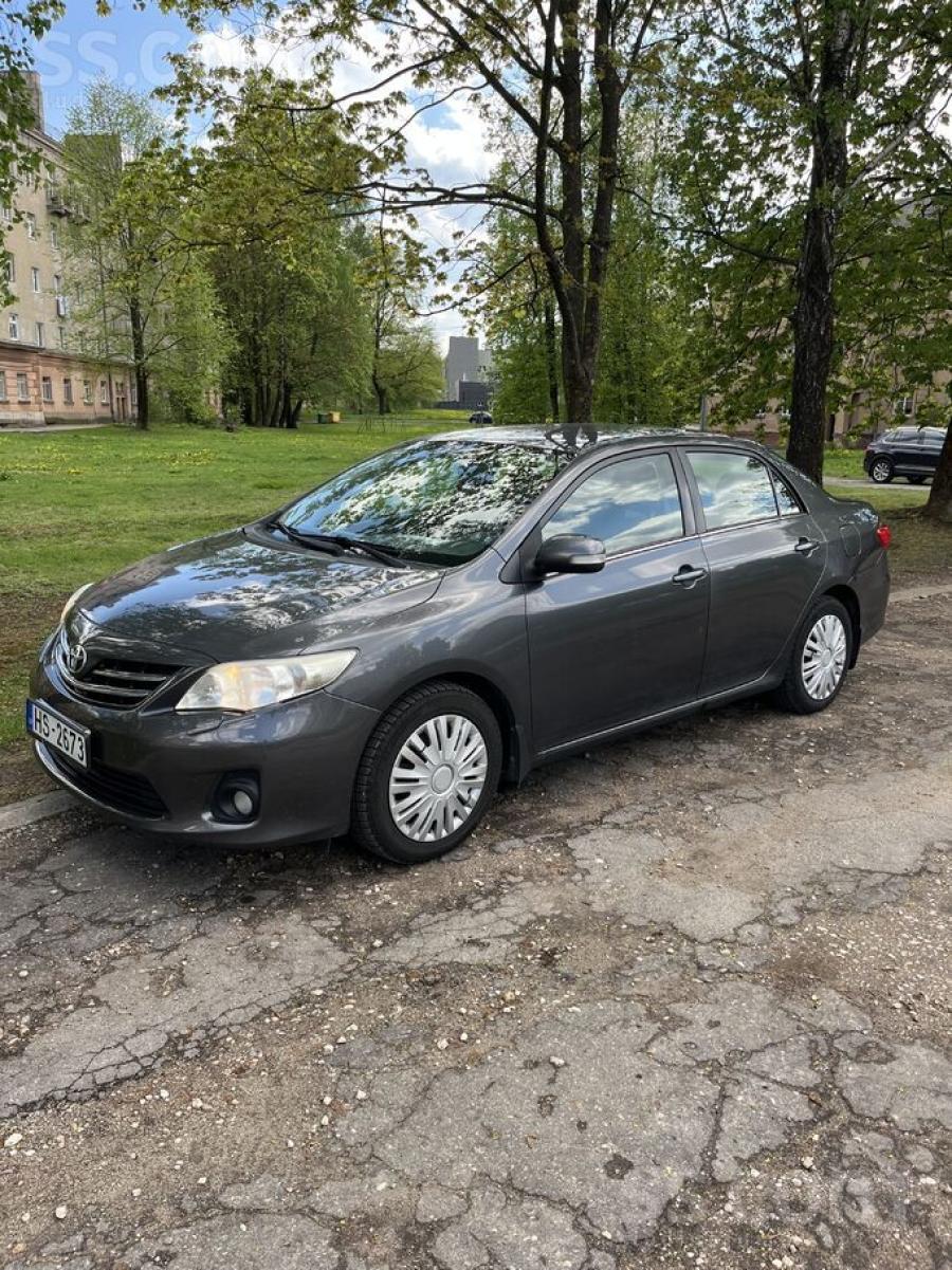 Grey Toyota Corolla 2011 in Riga, with an engine capacity of 1.60 L and mileage of 199 thousand km for 3500 €, photo 1 on AUTOMOTO.COM.LV