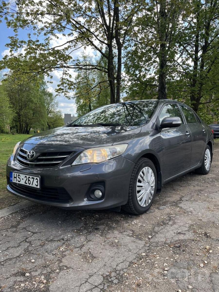Grey Toyota Corolla 2011 in Riga, with an engine capacity of 1.60 L and mileage of 199 thousand km for 3500 €, photo 3 on AUTOMOTO.COM.LV