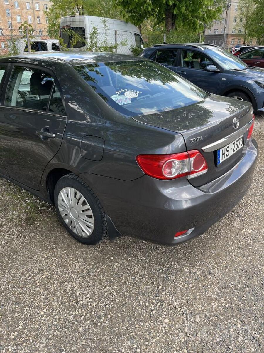 Grey Toyota Corolla 2011 in Riga, with an engine capacity of 1.60 L and mileage of 199 thousand km for 3500 €, photo 5 on AUTOMOTO.COM.LV