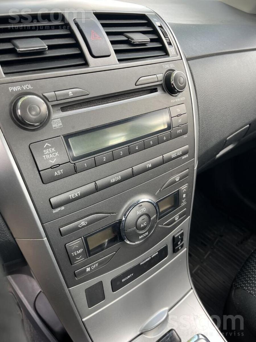 Grey Toyota Corolla 2011 in Riga, with an engine capacity of 1.60 L and mileage of 199 thousand km for 3500 €, photo 7 on AUTOMOTO.COM.LV