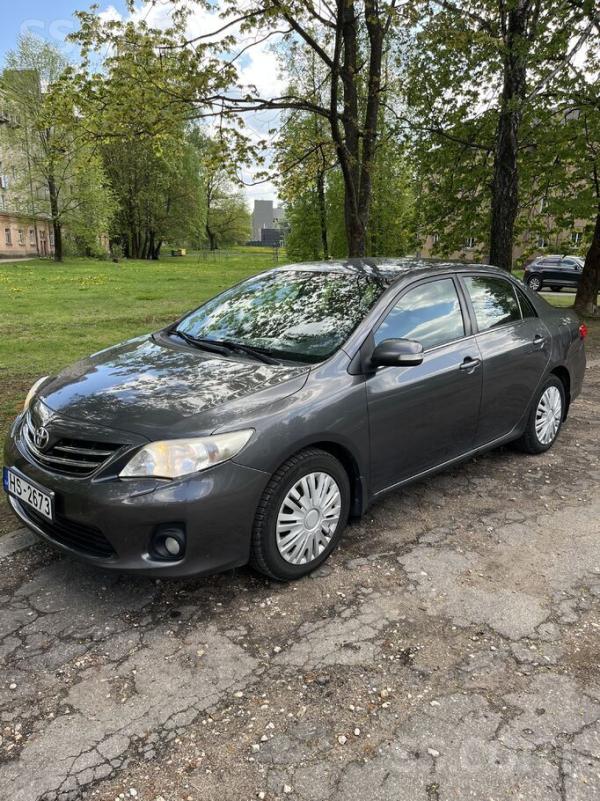 Pelēks Toyota Corolla 2011 Rīga, ar dzinēja tilpumu 1.60 L un nobraukumu 199 tūkst. km par 3300 €, foto 1 vietnē AUTOMOTO.COM.LV