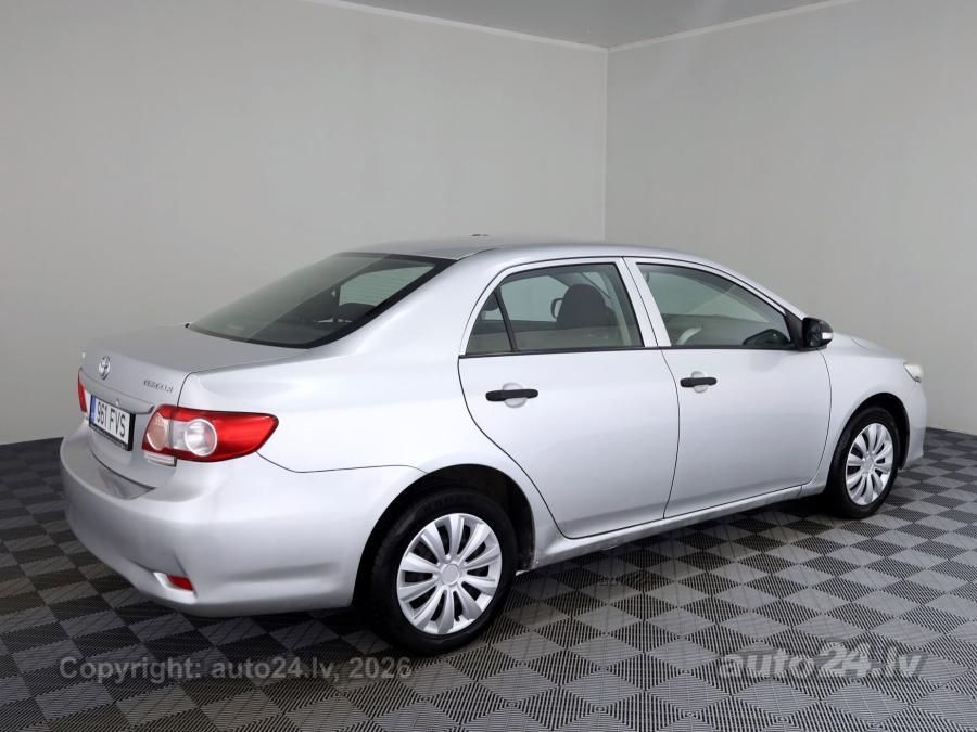 Grey Toyota Corolla 2011 in Tallinn, with an engine capacity of 1.30 L and mileage of 293 thousand km for 1999 €, photo 4 on AUTOMOTO.COM.LV