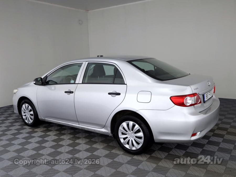 Grey Toyota Corolla 2011 in Tallinn, with an engine capacity of 1.30 L and mileage of 293 thousand km for 1999 €, photo 5 on AUTOMOTO.COM.LV