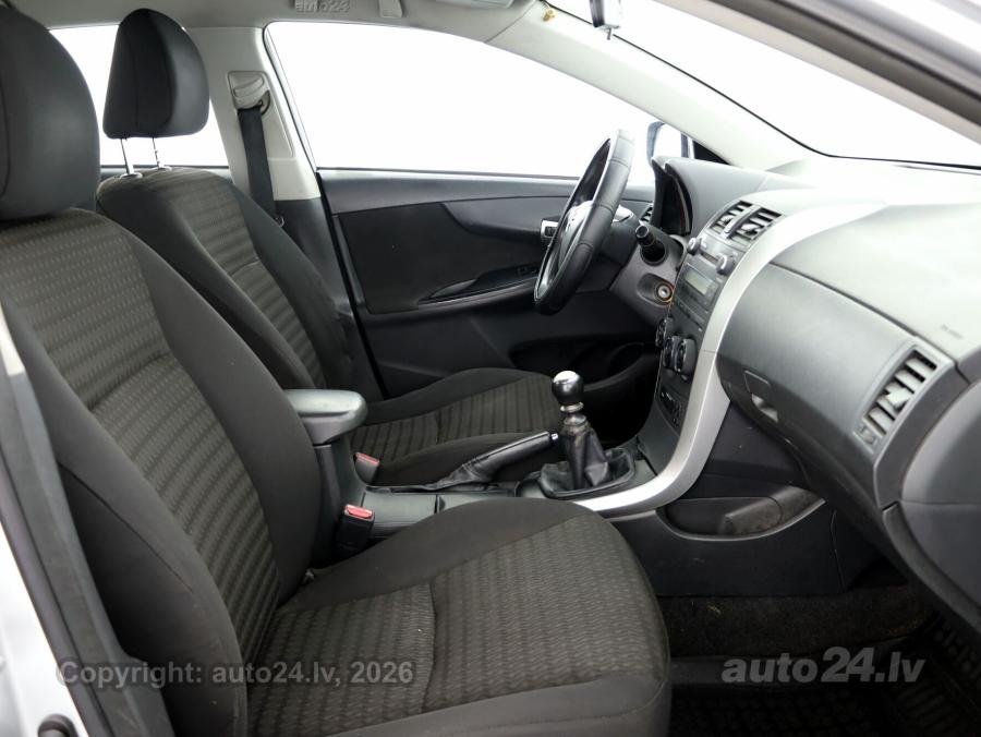 Grey Toyota Corolla 2011 in Tallinn, with an engine capacity of 1.30 L and mileage of 293 thousand km for 1999 €, photo 7 on AUTOMOTO.COM.LV