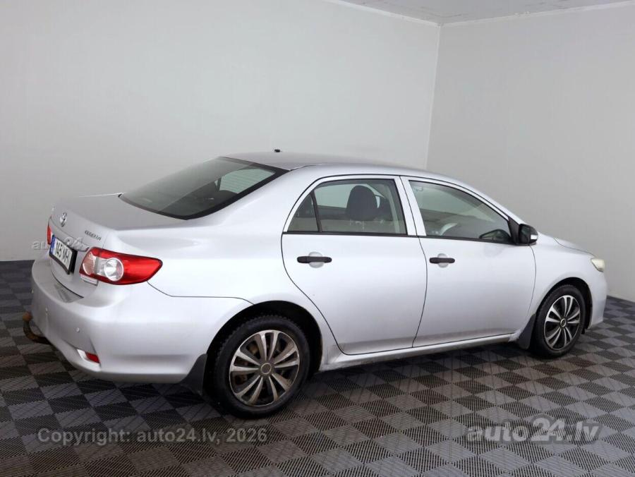 Pelēks Toyota Corolla 2012 Tallina, ar dzinēja tilpumu 1.60 L un nobraukumu 596 tūkst. km par 1199 €, foto 3 vietnē AUTOMOTO.COM.LV