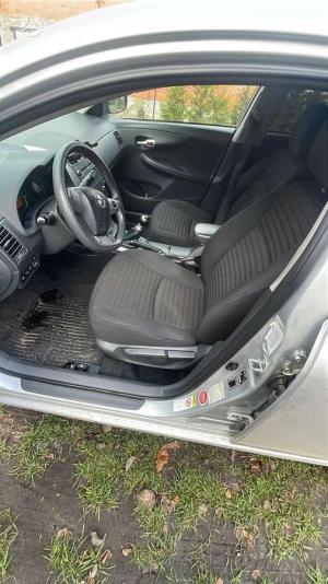 Grey Toyota Corolla 2012 in Riga, with an engine capacity of 1.60 L and mileage of 188 thousand km for 3500 €, photo 7 on AUTOMOTO.COM.LV