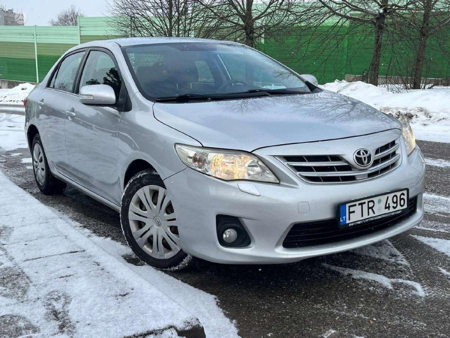 Grey Toyota Corolla 2012 in Vilnius, with an engine capacity of 1.60 L and mileage of 142 thousand km for 4490 €, photo 1 on AUTOMOTO.COM.LV
