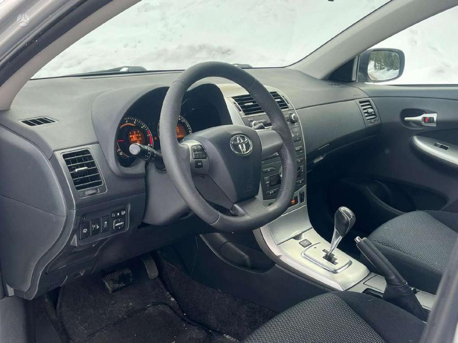 Grey Toyota Corolla 2012 in Vilnius, with an engine capacity of 1.60 L and mileage of 142 thousand km for 4490 €, photo 2 on AUTOMOTO.COM.LV
