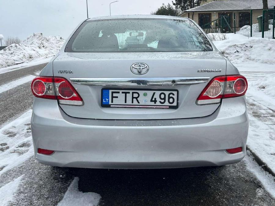 Grey Toyota Corolla 2012 in Vilnius, with an engine capacity of 1.60 L and mileage of 142 thousand km for 4490 €, photo 5 on AUTOMOTO.COM.LV