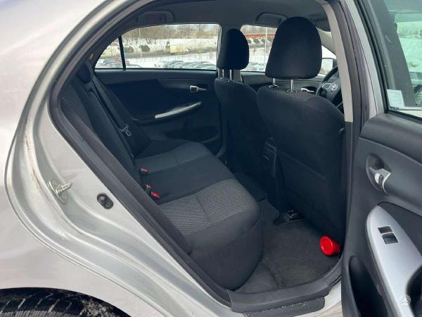 Pelēks Toyota Corolla 2012 Viļņa, ar dzinēja tilpumu 1.60 L un nobraukumu 142 tūkst. km par 4490 €, foto 11 vietnē AUTOMOTO.COM.LV