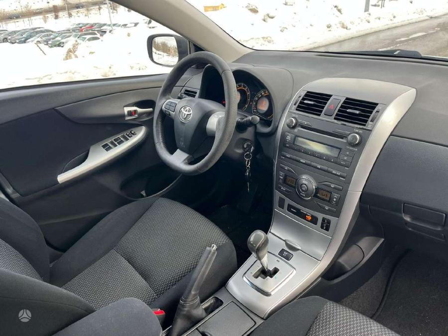 Grey Toyota Corolla 2012 in Vilnius, with an engine capacity of 1.60 L and mileage of 142 thousand km for 4490 €, photo 13 on AUTOMOTO.COM.LV