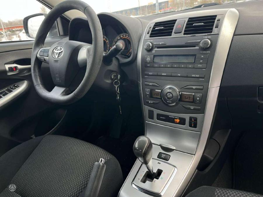 Grey Toyota Corolla 2012 in Vilnius, with an engine capacity of 1.60 L and mileage of 142 thousand km for 4490 €, photo 14 on AUTOMOTO.COM.LV