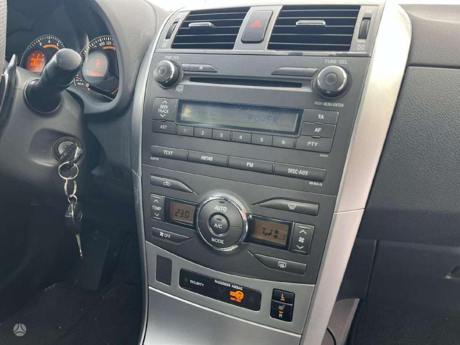 Grey Toyota Corolla 2012 in Vilnius, with an engine capacity of 1.60 L and mileage of 142 thousand km for 4490 €, photo 15 on AUTOMOTO.COM.LV