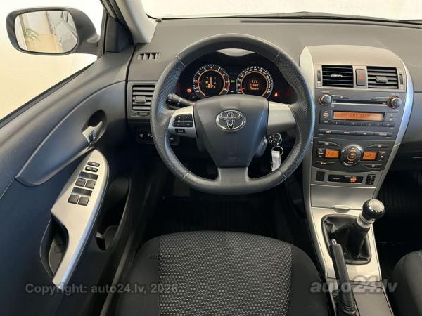 Grey Toyota Corolla 2012 in Rakvere, with an engine capacity of 1.60 L and mileage of 38 thousand km for 8490 €, photo 8 on AUTOMOTO.COM.LV