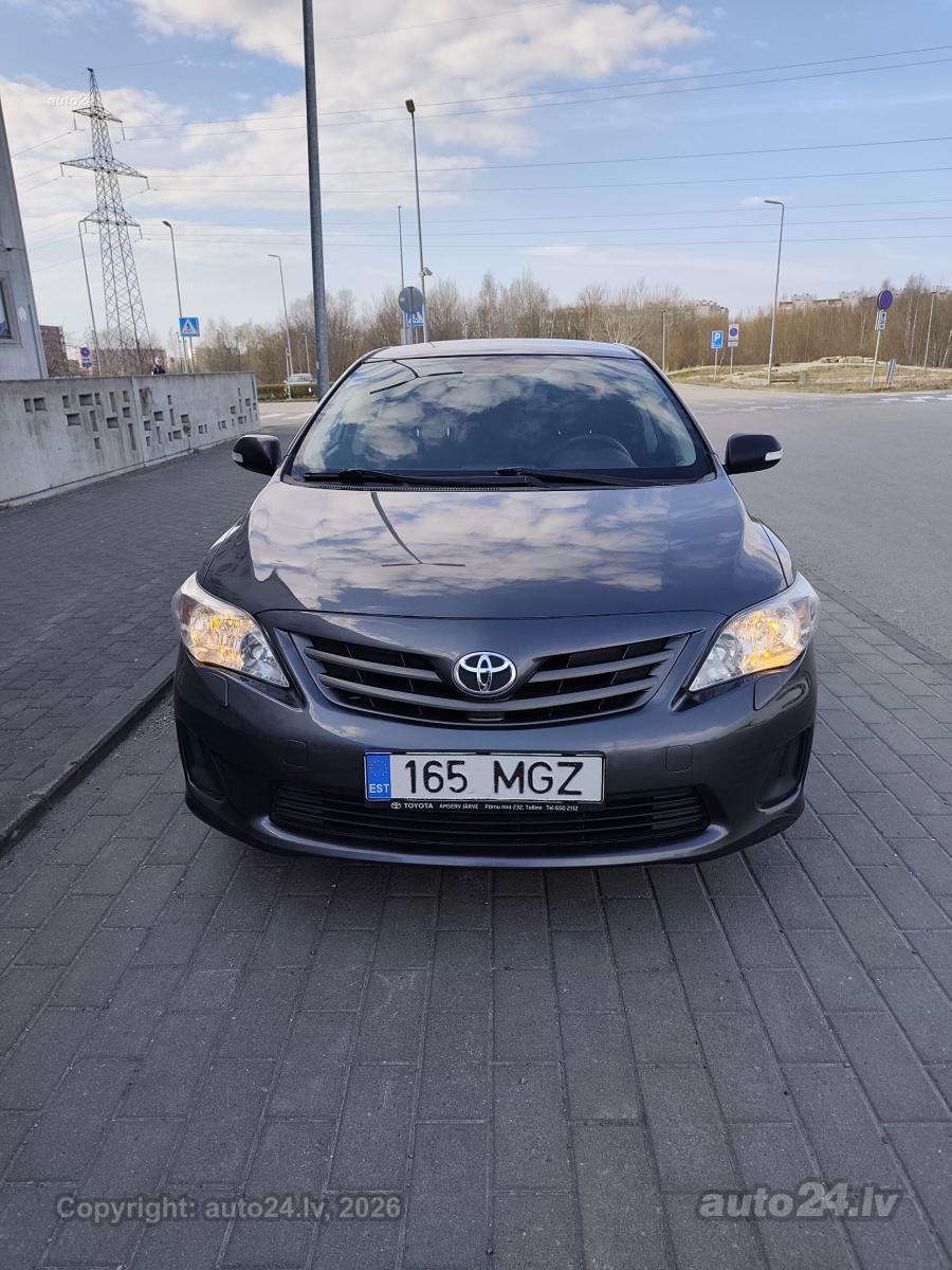 Pelēks Toyota Corolla 2012 Tallina, ar dzinēja tilpumu 1.30 L un nobraukumu 181 tūkst. km par 3700 €, foto 1 vietnē AUTOMOTO.COM.LV