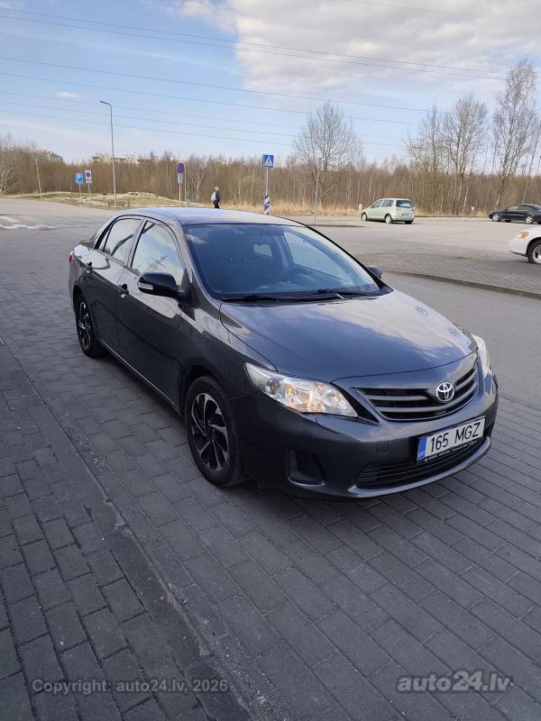 Pelēks Toyota Corolla 2012 Tallina, ar dzinēja tilpumu 1.30 L un nobraukumu 181 tūkst. km par 3700 €, foto 2 vietnē AUTOMOTO.COM.LV