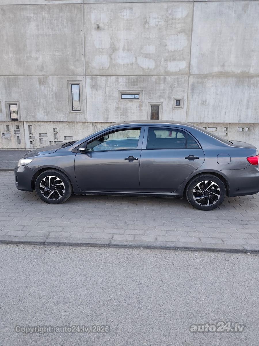 Pelēks Toyota Corolla 2012 Tallina, ar dzinēja tilpumu 1.30 L un nobraukumu 181 tūkst. km par 3700 €, foto 4 vietnē AUTOMOTO.COM.LV