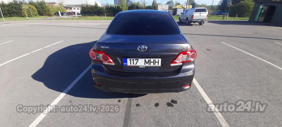 Pelēks Toyota Corolla 2012 Tallina, ar dzinēja tilpumu 1.60 L un nobraukumu 198 tūkst. km par 5500 €, foto 1 vietnē AUTOMOTO.COM.LV