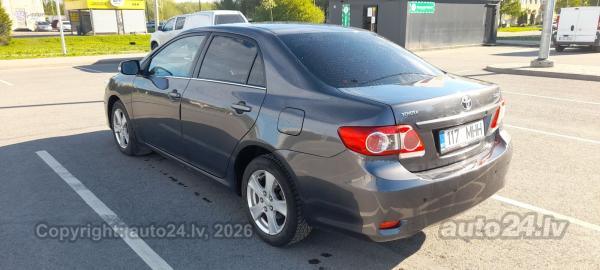 Pelēks Toyota Corolla 2012 Tallina, ar dzinēja tilpumu 1.60 L un nobraukumu 198 tūkst. km par 5500 €, foto 4 vietnē AUTOMOTO.COM.LV