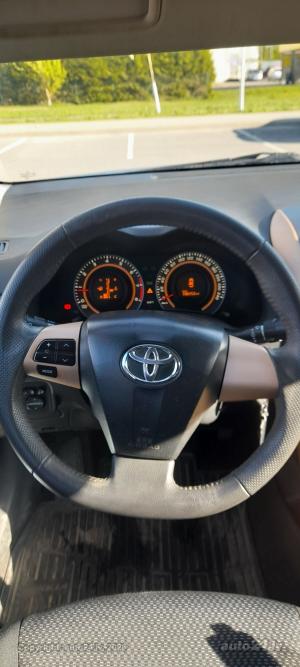 Pelēks Toyota Corolla 2012 Tallina, ar dzinēja tilpumu 1.60 L un nobraukumu 198 tūkst. km par 5500 €, foto 8 vietnē AUTOMOTO.COM.LV